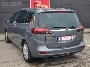 Grey Opel Zafira 2016 in Ogre, with an engine capacity of 1.40 L and mileage of 300 thousand km for 6250 €, photo 7 on AUTOMOTO.COM.LV