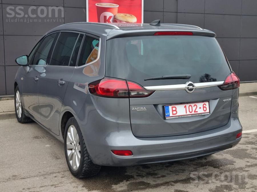 Grey Opel Zafira 2016 in Ogre, with an engine capacity of 1.40 L and mileage of 300 thousand km for 6250 €, photo 7 on AUTOMOTO.COM.LV