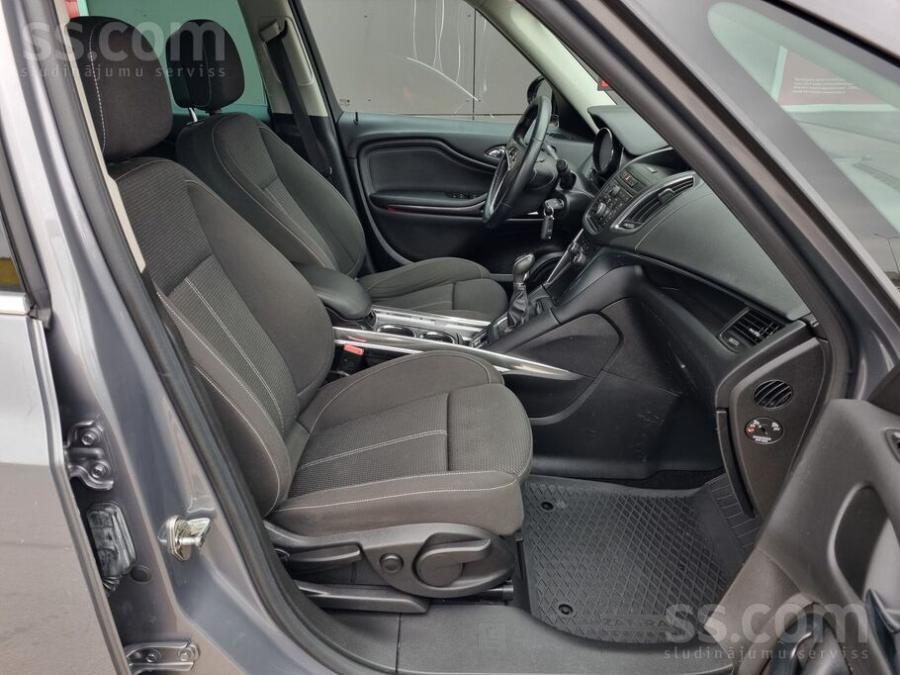 Grey Opel Zafira 2016 in Ogre, with an engine capacity of 1.40 L and mileage of 300 thousand km for 6250 €, photo 8 on AUTOMOTO.COM.LV