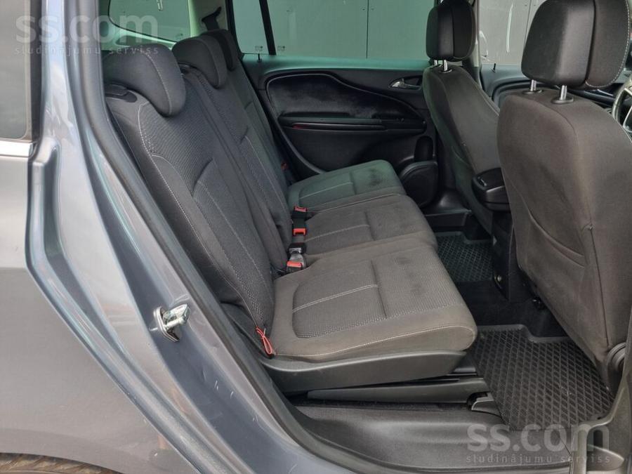 Grey Opel Zafira 2016 in Ogre, with an engine capacity of 1.40 L and mileage of 300 thousand km for 6250 €, photo 10 on AUTOMOTO.COM.LV