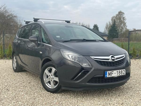 Grey Opel Zafira 2016 in Riga, with an engine capacity of 1.60 L and mileage of 202 thousand km for 7800 €, photo 3 on AUTOMOTO.COM.LV