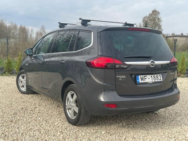 Grey Opel Zafira 2016 in Riga, with an engine capacity of 1.60 L and mileage of 202 thousand km for 7800 €, photo 9 on AUTOMOTO.COM.LV