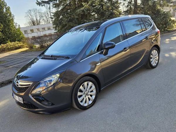 Grey Opel Zafira 2016 in Jekabpils, with an engine capacity of 2.00 L and mileage of 276 thousand km for 7490 €, photo 2 on AUTOMOTO.COM.LV