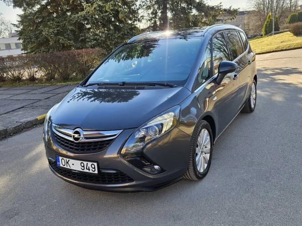 Grey Opel Zafira 2016 in Jekabpils, with an engine capacity of 2.00 L and mileage of 276 thousand km for 7490 €, photo 3 on AUTOMOTO.COM.LV