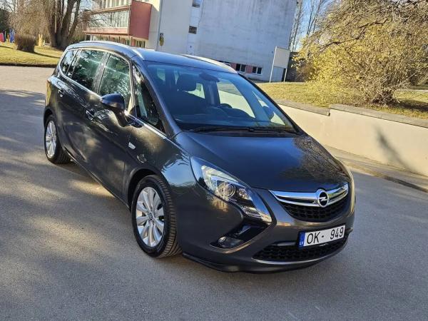 Grey Opel Zafira 2016 in Jekabpils, with an engine capacity of 2.00 L and mileage of 276 thousand km for 7490 €, photo 5 on AUTOMOTO.COM.LV