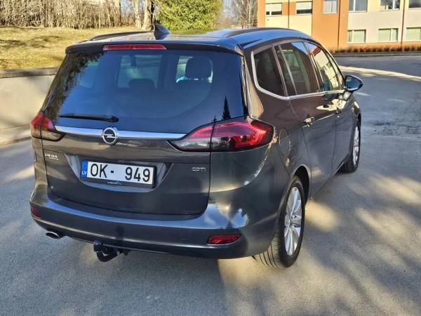 Grey Opel Zafira 2016 in Jekabpils, with an engine capacity of 2.00 L and mileage of 276 thousand km for 7490 €, photo 9 on AUTOMOTO.COM.LV