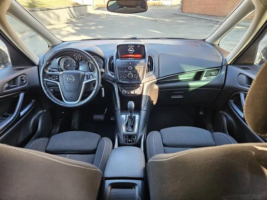 Pelēks Opel Zafira 2016 Jēkabpils, ar dzinēja tilpumu 2.00 L un nobraukumu 276 tūkst. km par 7490 €, foto 24 vietnē AUTOMOTO.COM.LV