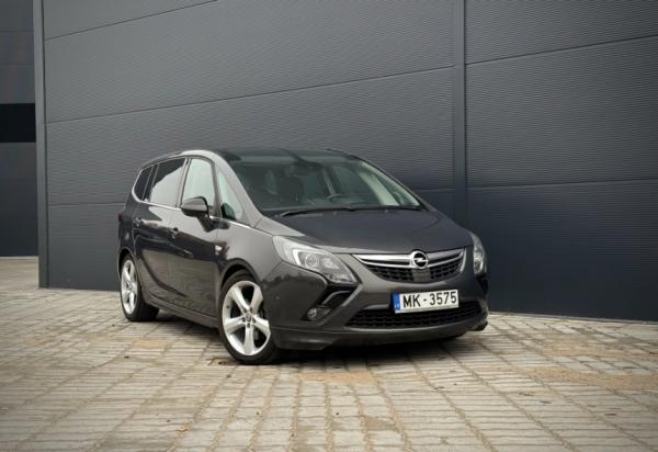 Grey Opel Zafira 2016 in Riga, with an engine capacity of 2.00 L and mileage of 196 thousand km for 8795 €, photo 4 on AUTOMOTO.COM.LV