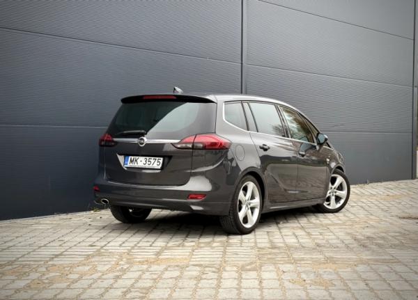 Grey Opel Zafira 2016 in Riga, with an engine capacity of 2.00 L and mileage of 196 thousand km for 8795 €, photo 6 on AUTOMOTO.COM.LV