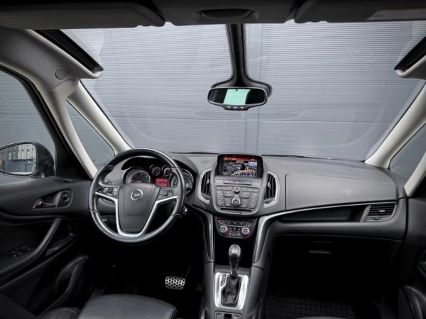 Grey Opel Zafira 2016 in Riga, with an engine capacity of 2.00 L and mileage of 196 thousand km for 8795 €, photo 7 on AUTOMOTO.COM.LV