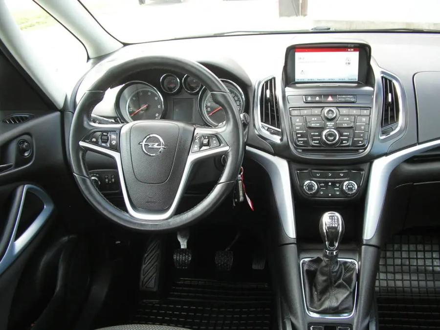 Grey Opel Zafira 2016 in Sigulda, with an engine capacity of 1.60 L and mileage of 197 thousand km for 6350 €, photo 15 on AUTOMOTO.COM.LV