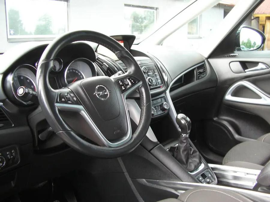 Grey Opel Zafira 2016 in Sigulda, with an engine capacity of 1.60 L and mileage of 197 thousand km for 6350 €, photo 19 on AUTOMOTO.COM.LV
