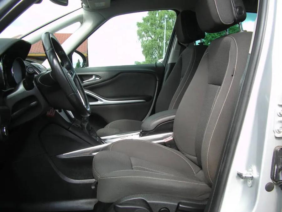 Grey Opel Zafira 2016 in Sigulda, with an engine capacity of 1.60 L and mileage of 197 thousand km for 6350 €, photo 20 on AUTOMOTO.COM.LV