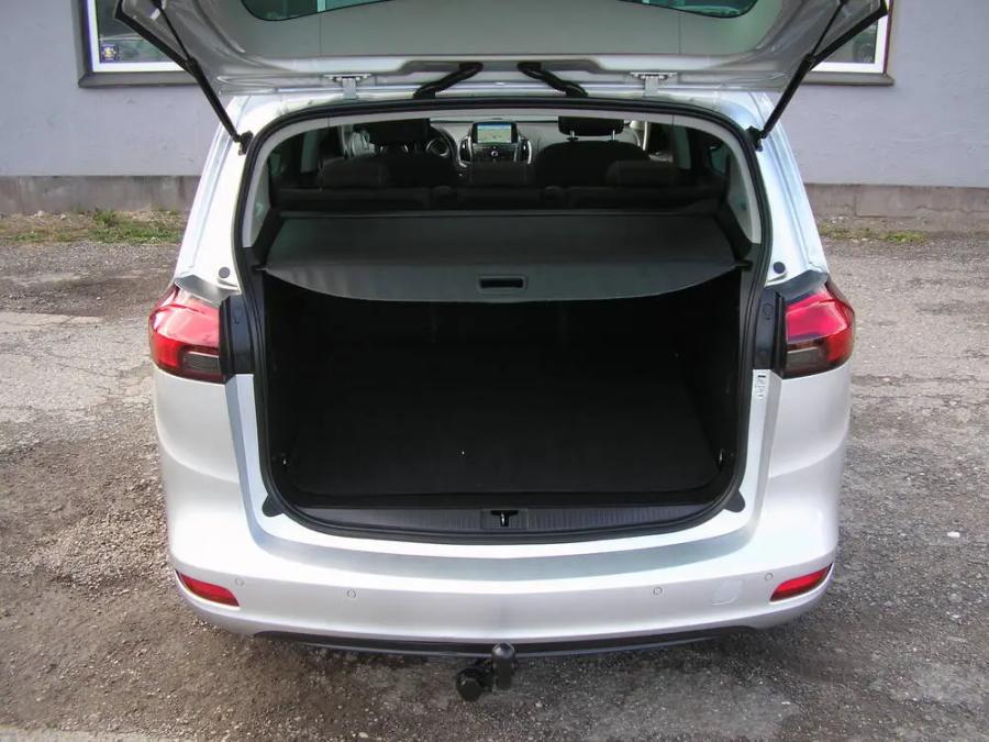 Grey Opel Zafira 2016 in Sigulda, with an engine capacity of 1.60 L and mileage of 197 thousand km for 6350 €, photo 22 on AUTOMOTO.COM.LV