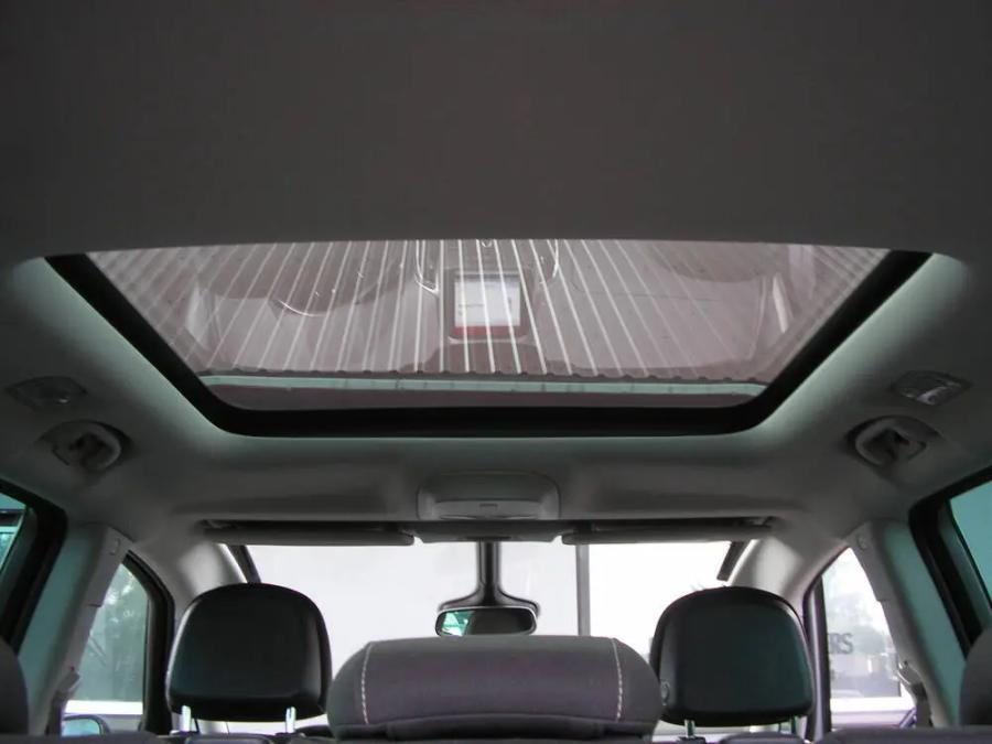 Grey Opel Zafira 2016 in Sigulda, with an engine capacity of 1.60 L and mileage of 197 thousand km for 6350 €, photo 23 on AUTOMOTO.COM.LV