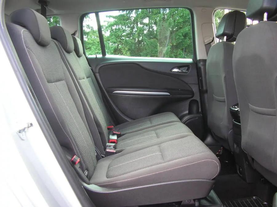 Grey Opel Zafira 2016 in Sigulda, with an engine capacity of 1.60 L and mileage of 197 thousand km for 6350 €, photo 25 on AUTOMOTO.COM.LV