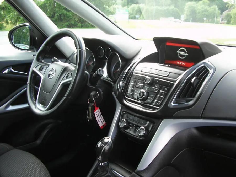 Grey Opel Zafira 2016 in Sigulda, with an engine capacity of 1.60 L and mileage of 197 thousand km for 6350 €, photo 27 on AUTOMOTO.COM.LV