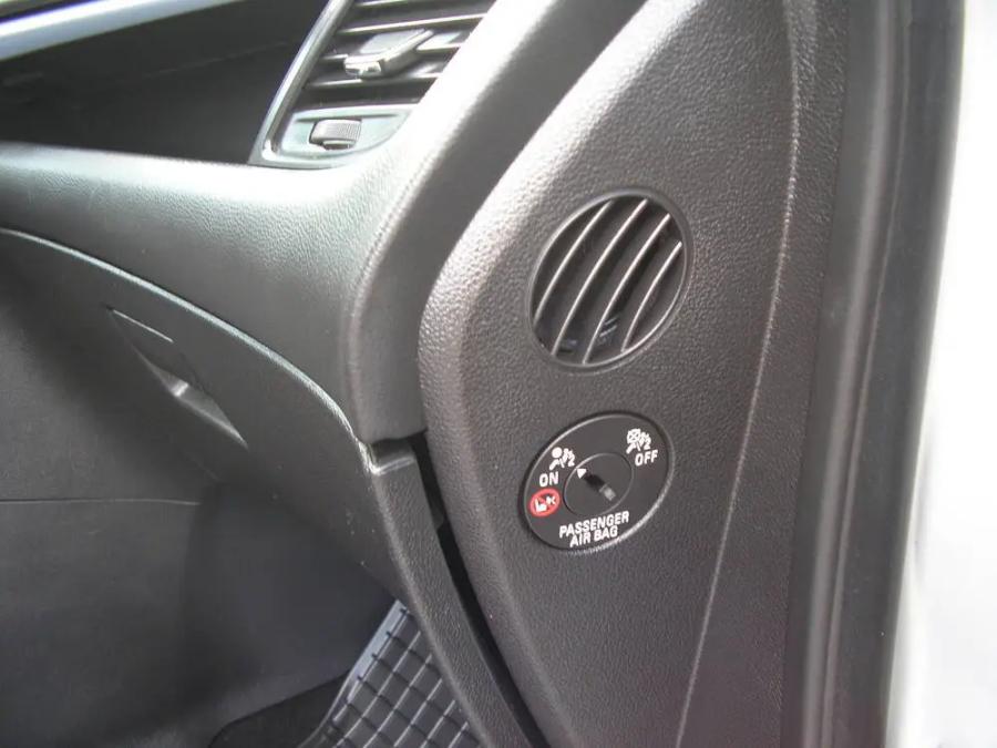 Grey Opel Zafira 2016 in Sigulda, with an engine capacity of 1.60 L and mileage of 197 thousand km for 6350 €, photo 29 on AUTOMOTO.COM.LV