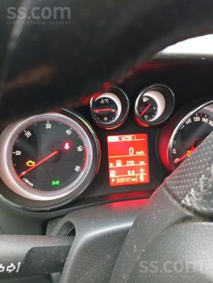 Pelēks Opel Zafira 2016 Alūksne, ar dzinēja tilpumu 2.00 L un nobraukumu 229 tūkst. km par 6300 €, foto 9 vietnē AUTOMOTO.COM.LV