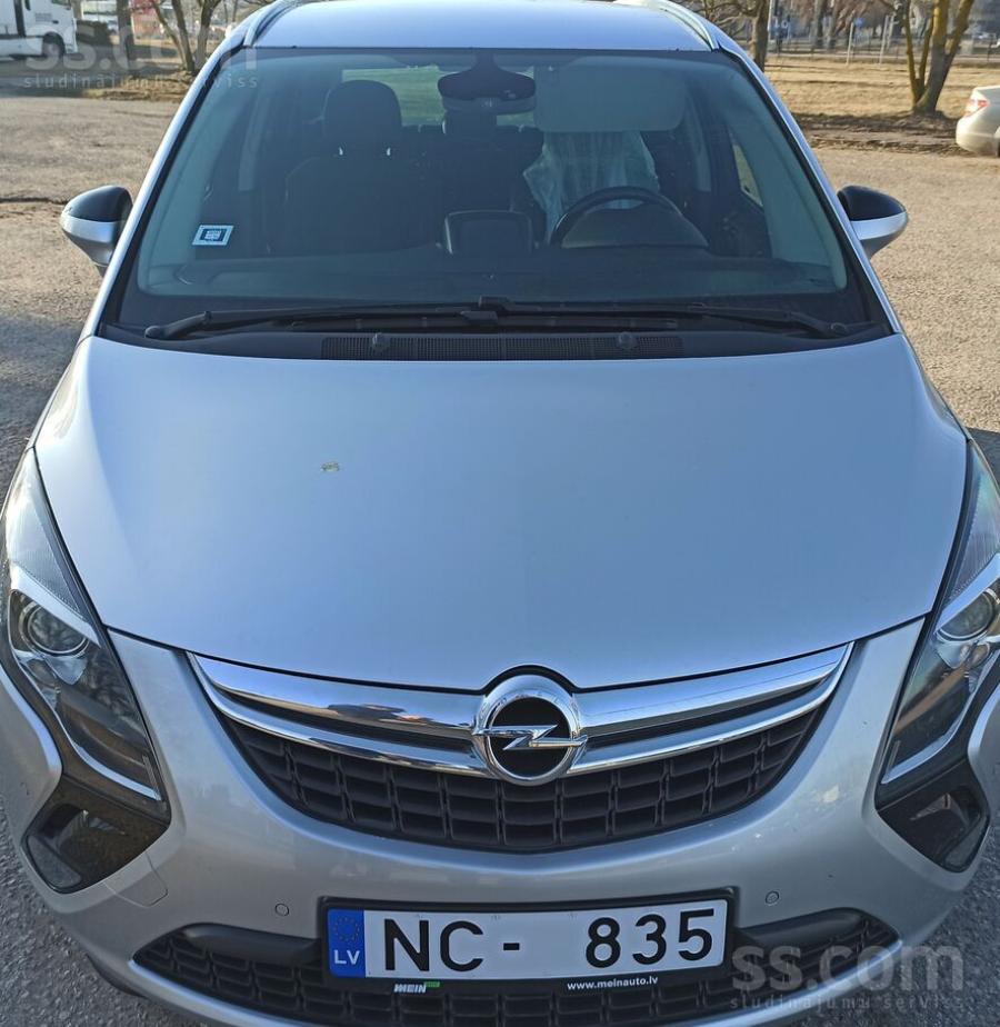 Grey Opel Zafira 2016 in Liepaja, with an engine capacity of 1.60 L and mileage of 240 thousand km for 6000 €, photo 4 on AUTOMOTO.COM.LV
