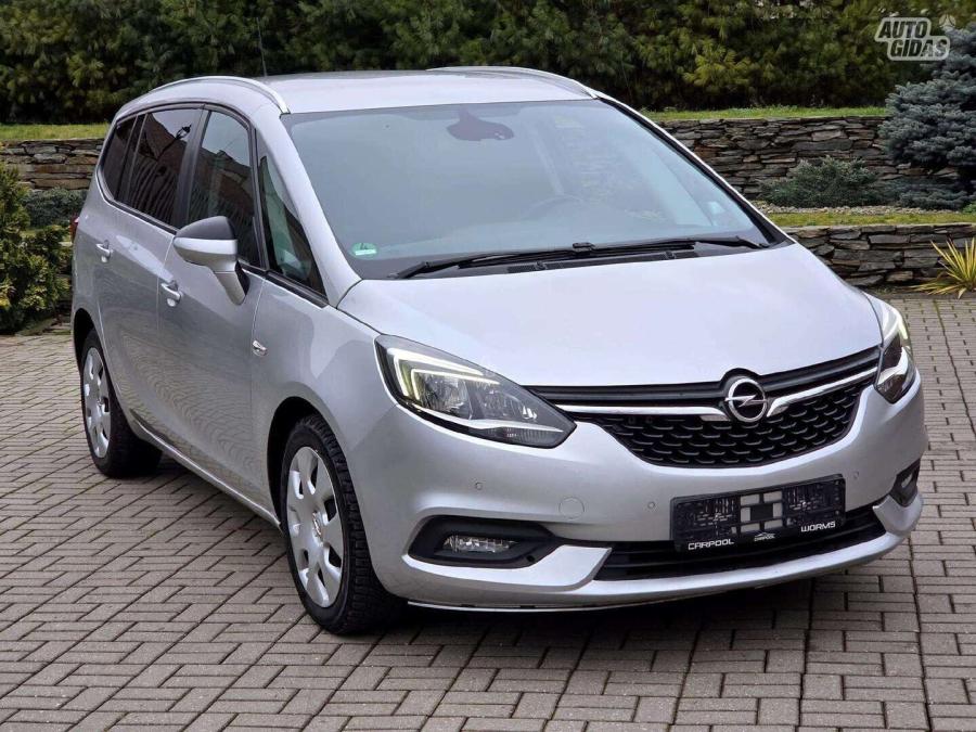 Grey Opel Zafira 2017 in Vilnius, with an engine capacity of 2.00 L and mileage of 244 thousand km for 8200 €, photo 1 on AUTOMOTO.COM.LV