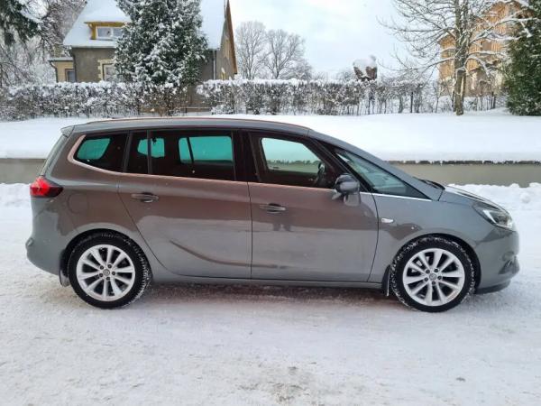 Grey Opel Zafira 2017 in Jekabpils, with an engine capacity of 2.00 L and mileage of 202 thousand km for 11900 €, photo 5 on AUTOMOTO.COM.LV