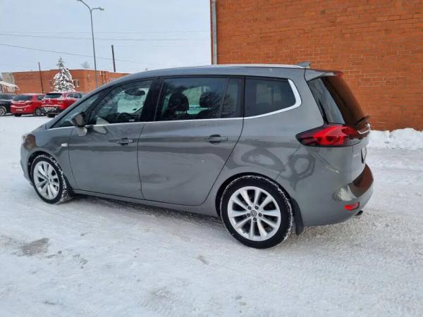 Grey Opel Zafira 2017 in Jekabpils, with an engine capacity of 2.00 L and mileage of 202 thousand km for 11900 €, photo 10 on AUTOMOTO.COM.LV