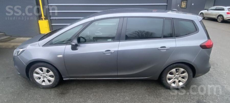 Grey Opel Zafira 2018 in Riga, with an engine capacity of 1.60 L and mileage of 229 thousand km for 7550 €, photo 3 on AUTOMOTO.COM.LV
