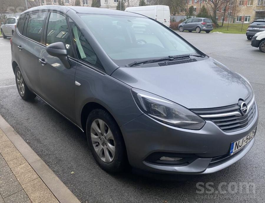 Grey Opel Zafira 2018 in Riga, with an engine capacity of 1.60 L and mileage of 229 thousand km for 7550 €, photo 4 on AUTOMOTO.COM.LV