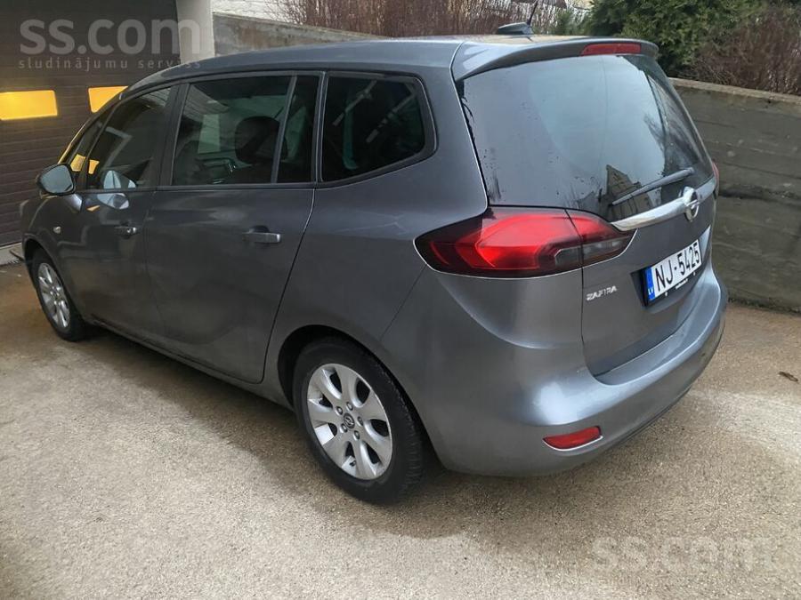 Grey Opel Zafira 2018 in Riga, with an engine capacity of 1.60 L and mileage of 229 thousand km for 7550 €, photo 10 on AUTOMOTO.COM.LV