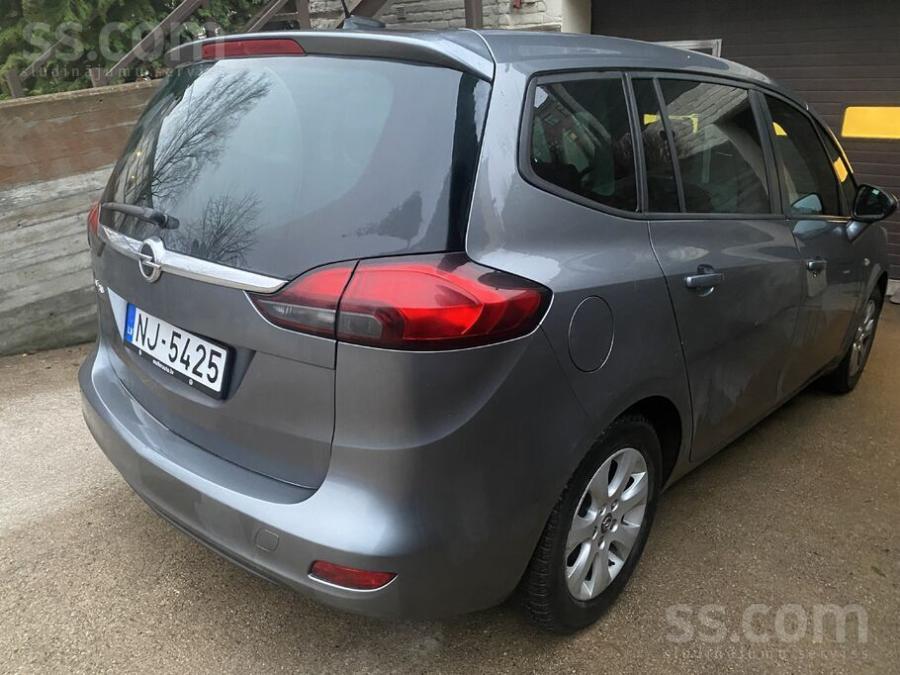 Grey Opel Zafira 2018 in Riga, with an engine capacity of 1.60 L and mileage of 229 thousand km for 7550 €, photo 11 on AUTOMOTO.COM.LV