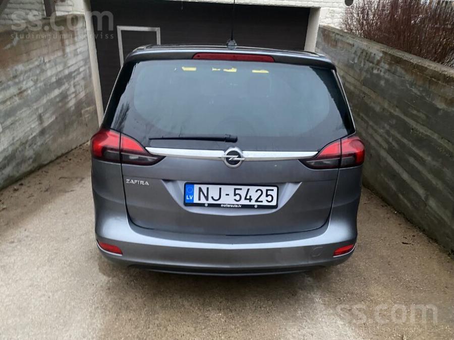 Grey Opel Zafira 2018 in Riga, with an engine capacity of 1.60 L and mileage of 229 thousand km for 7550 €, photo 12 on AUTOMOTO.COM.LV