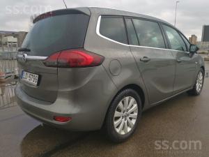 Grey Opel Zafira 2018 in Riga, with an engine capacity of 2.00 L and mileage of 92 thousand km for 15950 €, photo 6 on AUTOMOTO.COM.LV