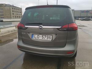 Grey Opel Zafira 2018 in Riga, with an engine capacity of 2.00 L and mileage of 92 thousand km for 15950 €, photo 7 on AUTOMOTO.COM.LV