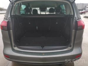 Grey Opel Zafira 2018 in Riga, with an engine capacity of 2.00 L and mileage of 92 thousand km for 15950 €, photo 10 on AUTOMOTO.COM.LV