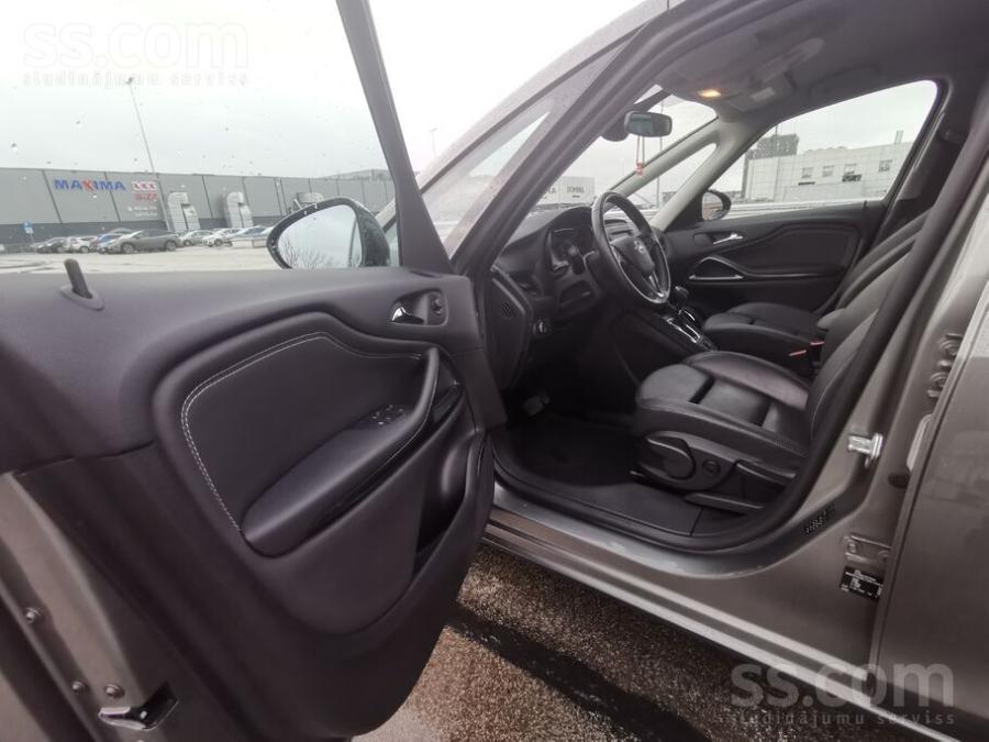 Grey Opel Zafira 2018 in Riga, with an engine capacity of 2.00 L and mileage of 92 thousand km for 15950 €, photo 13 on AUTOMOTO.COM.LV