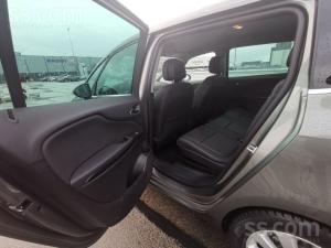 Grey Opel Zafira 2018 in Riga, with an engine capacity of 2.00 L and mileage of 92 thousand km for 15950 €, photo 15 on AUTOMOTO.COM.LV