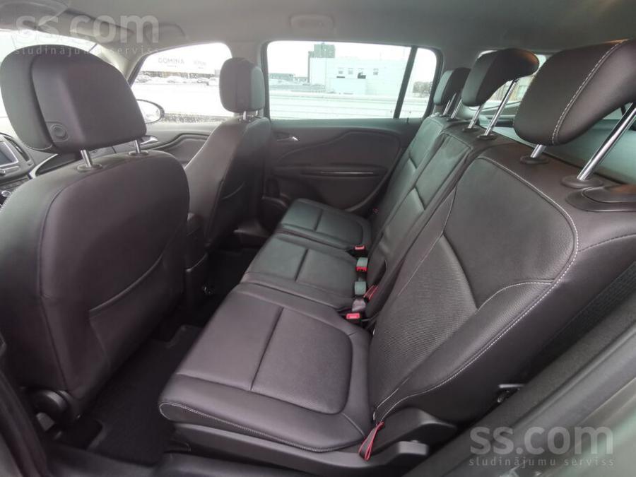 Grey Opel Zafira 2018 in Riga, with an engine capacity of 2.00 L and mileage of 92 thousand km for 15950 €, photo 16 on AUTOMOTO.COM.LV
