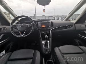 Grey Opel Zafira 2018 in Riga, with an engine capacity of 2.00 L and mileage of 92 thousand km for 15950 €, photo 22 on AUTOMOTO.COM.LV