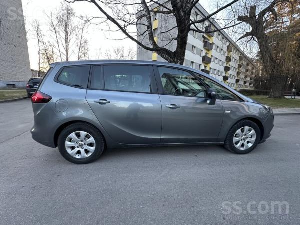 Grey Opel Zafira 2018 in Riga, with an engine capacity of 1.60 L and mileage of 229 thousand km for 7450 €, photo 4 on AUTOMOTO.COM.LV