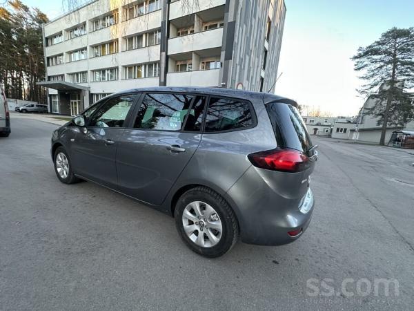 Grey Opel Zafira 2018 in Riga, with an engine capacity of 1.60 L and mileage of 229 thousand km for 7450 €, photo 7 on AUTOMOTO.COM.LV