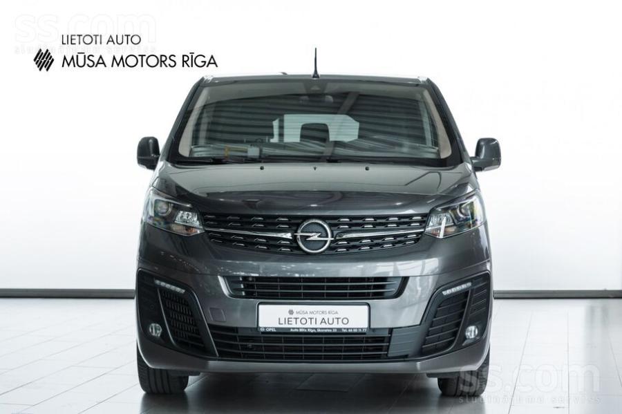 Grey Opel Zafira 2021 in Riga, with an engine capacity of 2.00 L and mileage of 72 thousand km for 25900 €, photo 4 on AUTOMOTO.COM.LV
