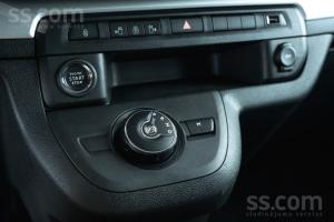 Grey Opel Zafira 2021 in Riga, with an engine capacity of 2.00 L and mileage of 72 thousand km for 25900 €, photo 19 on AUTOMOTO.COM.LV
