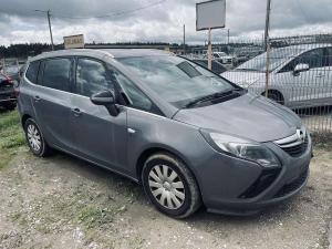 Grey Opel Zafira 2016 in Vilnius, with an engine capacity of 1.56 L and mileage of 178 thousand km for 4270 €, photo 3 on AUTOMOTO.COM.LV