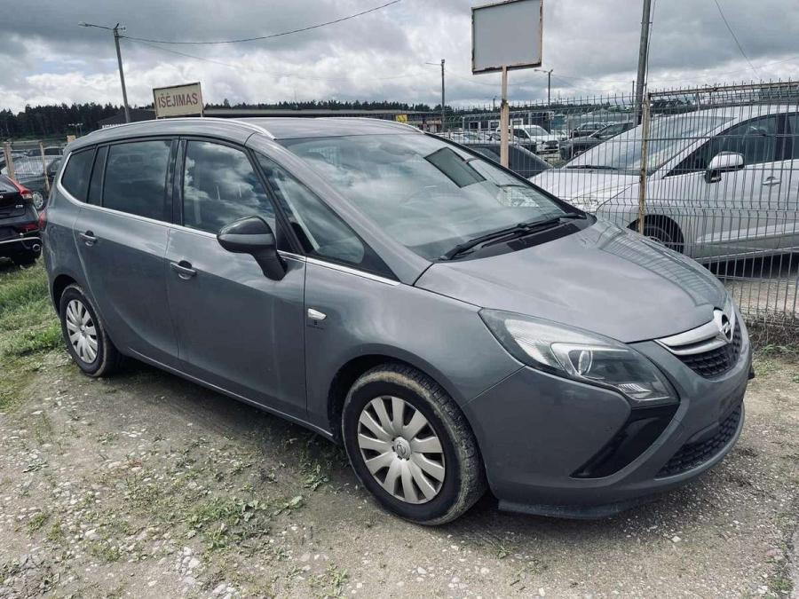 Grey Opel Zafira 2016 in Vilnius, with an engine capacity of 1.56 L and mileage of 178 thousand km for 4270 €, photo 3 on AUTOMOTO.COM.LV