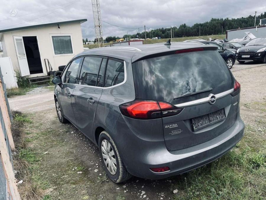 Grey Opel Zafira 2016 in Vilnius, with an engine capacity of 1.56 L and mileage of 178 thousand km for 4270 €, photo 7 on AUTOMOTO.COM.LV