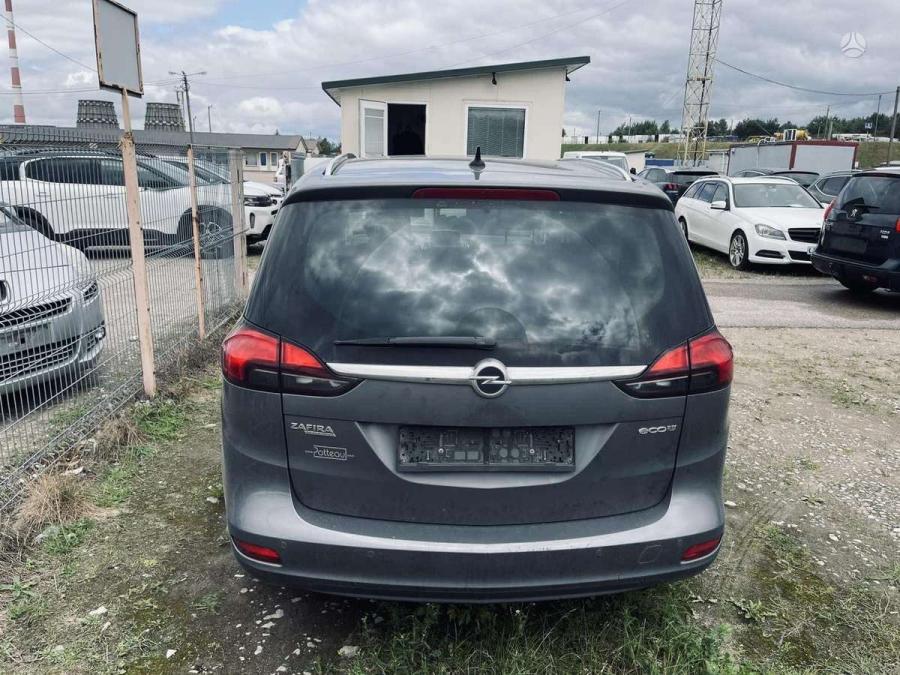 Grey Opel Zafira 2016 in Vilnius, with an engine capacity of 1.56 L and mileage of 178 thousand km for 4270 €, photo 9 on AUTOMOTO.COM.LV