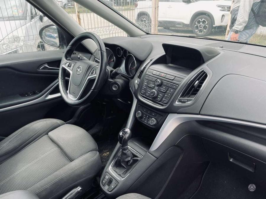Grey Opel Zafira 2016 in Vilnius, with an engine capacity of 1.56 L and mileage of 178 thousand km for 4270 €, photo 15 on AUTOMOTO.COM.LV