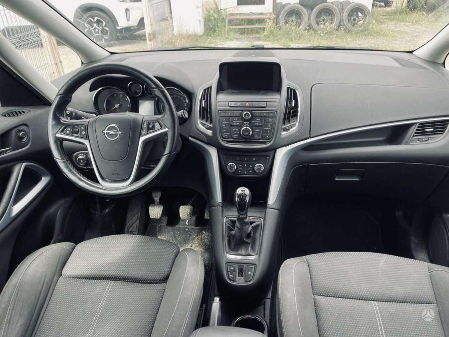 Grey Opel Zafira 2016 in Vilnius, with an engine capacity of 1.56 L and mileage of 178 thousand km for 4270 €, photo 17 on AUTOMOTO.COM.LV