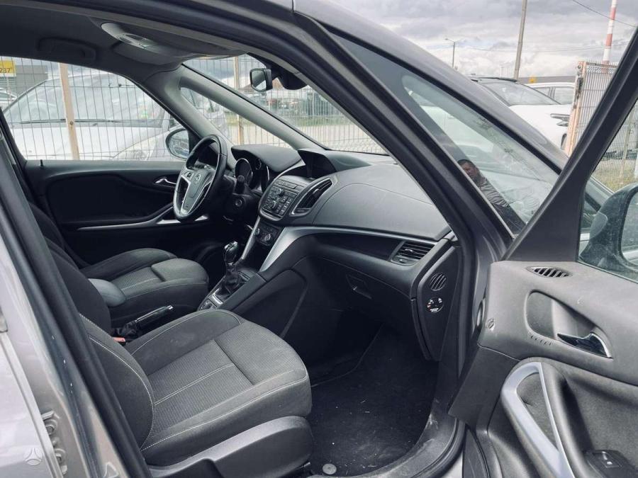 Grey Opel Zafira 2016 in Vilnius, with an engine capacity of 1.56 L and mileage of 178 thousand km for 4270 €, photo 19 on AUTOMOTO.COM.LV